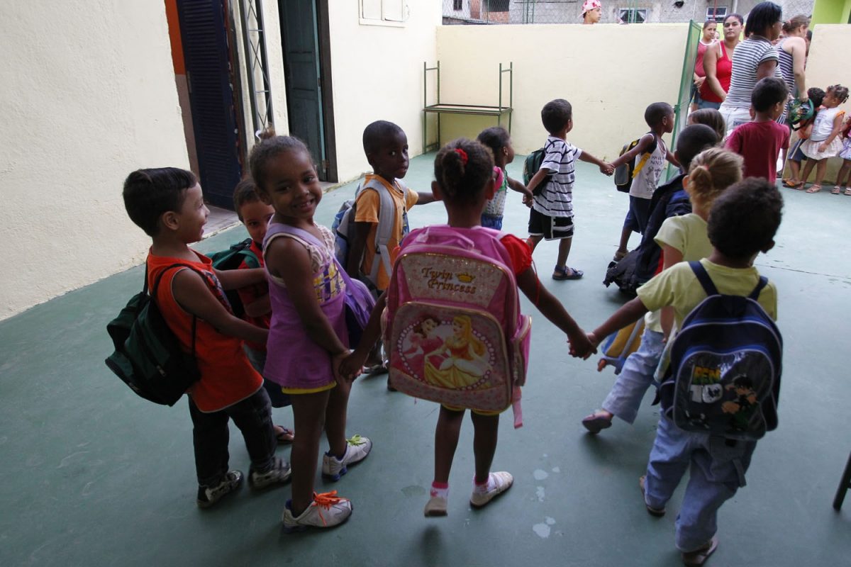 Volta às aulas divide moradores de favelas e da periferia - #Colabora