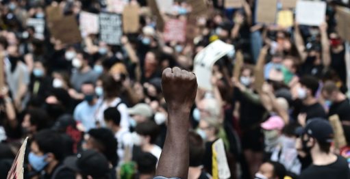O racismo e as reações à violência racial em dois hemisférios