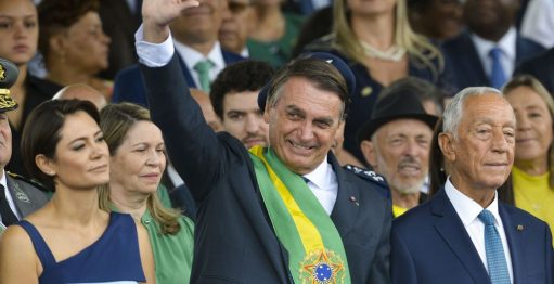 E quando elegem um babaca para comandar o país?